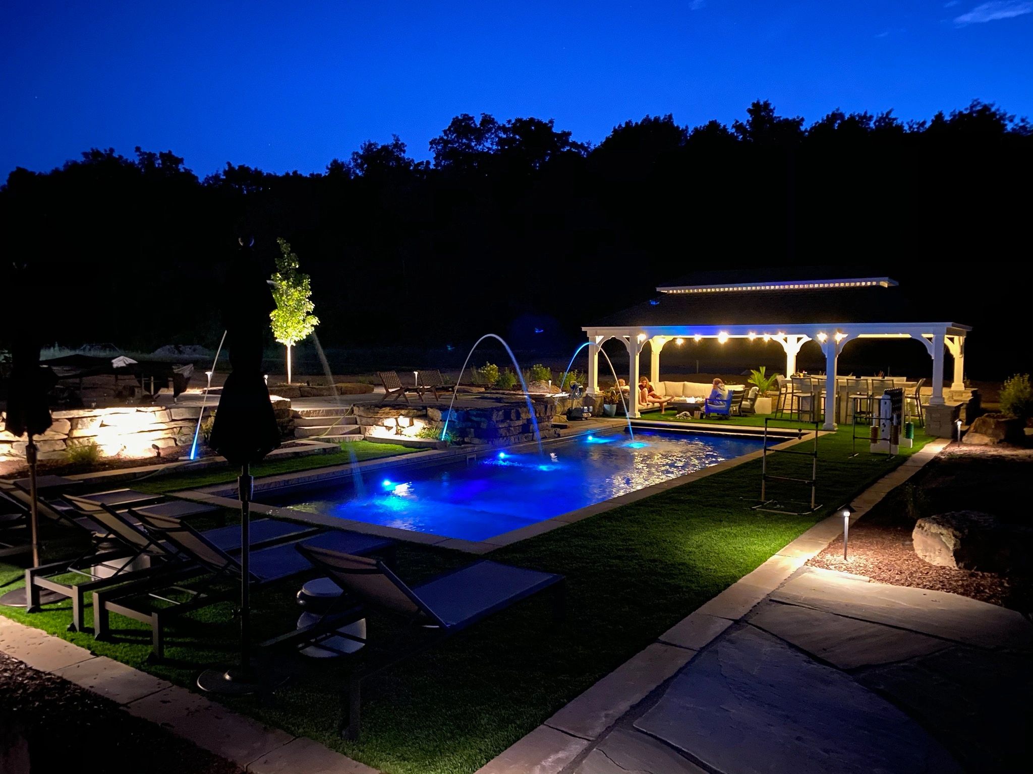 The Ultimate Backyard Retreat: Infinity Pools and Stoneworks